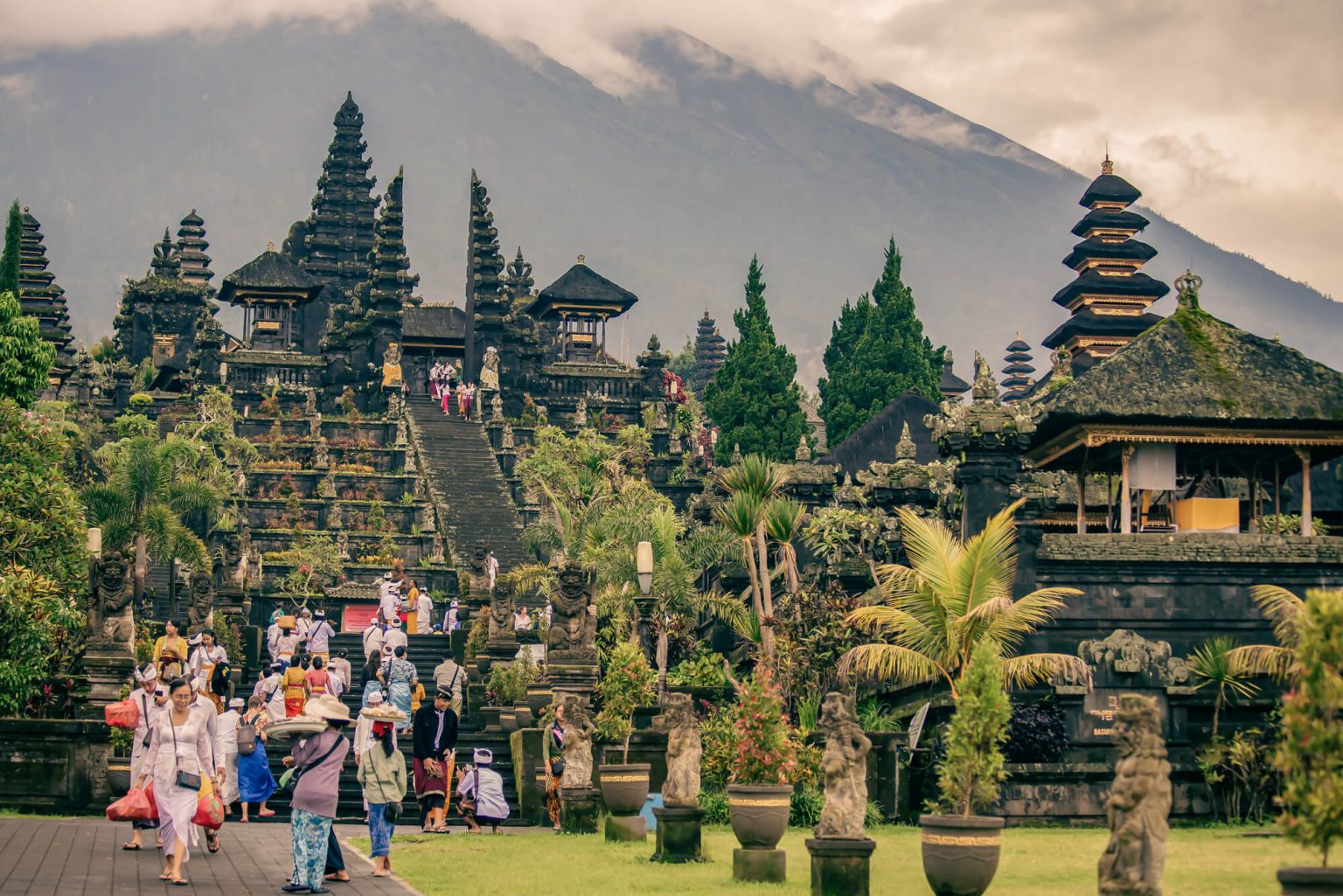 What to Wear to Temples in Bali (Dress Code + Tips) - Wear When What Why