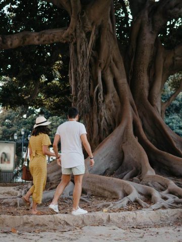 What to wear in Valencia (month by month) guide - Wear When What Why